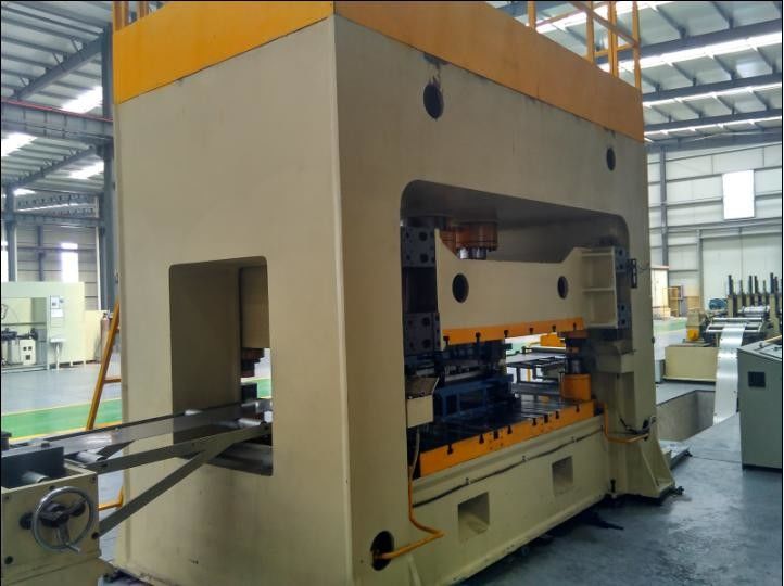 Anti - Collision Beam Steel Roller Forming Machine With High Punching ...